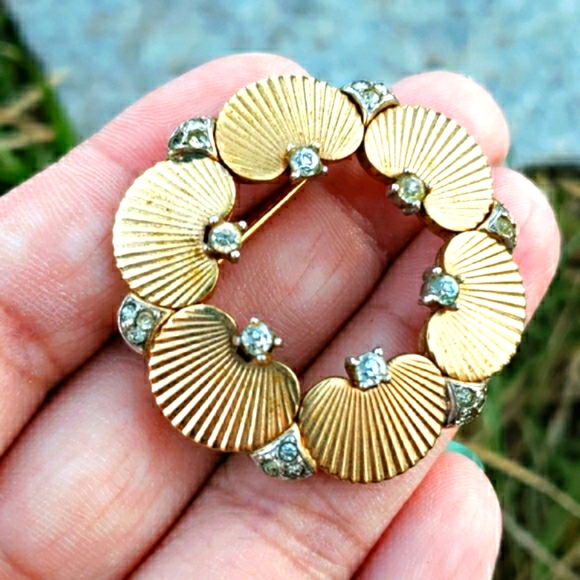 Marcel Boucher | Jewelry | Vtg Boucher 95s Gold Rhinestone Ruffle ...
